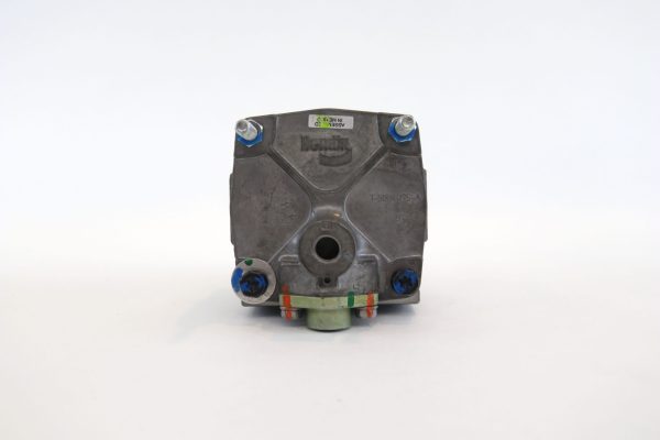 Bendix R12DC Relay Valve 800481 - Bergey's Truck Centers: Medium ...