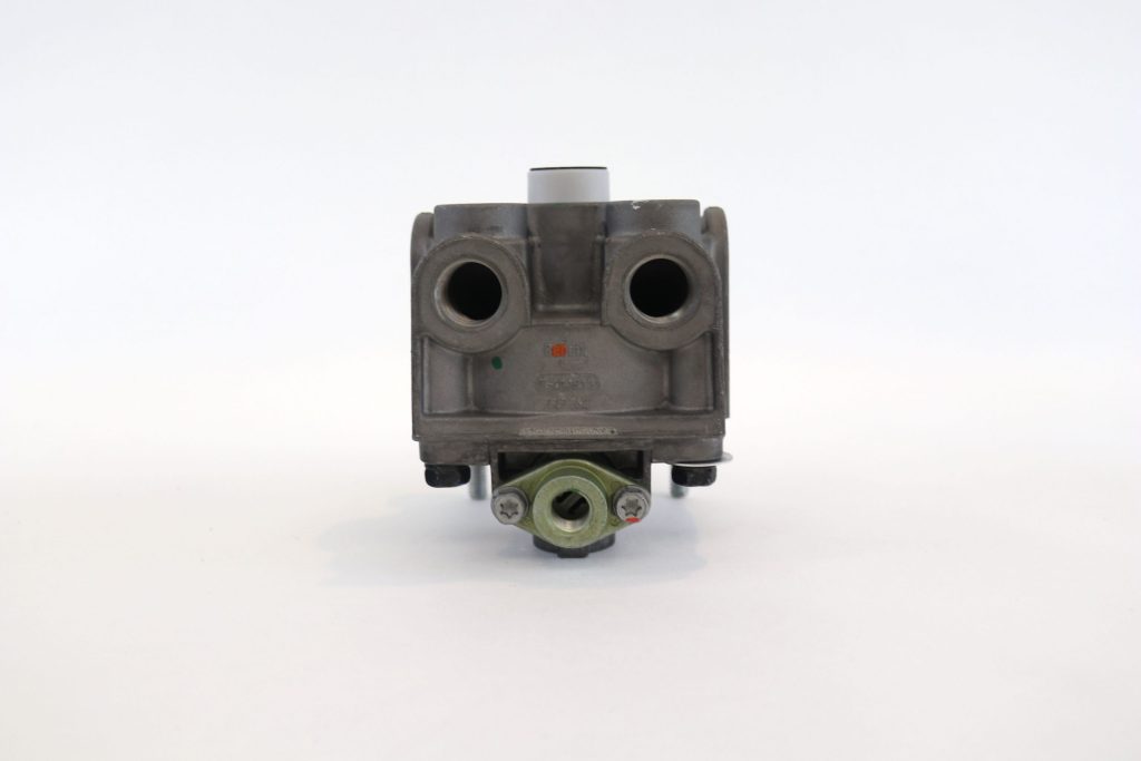 Bendix R12DC Relay Valve 800481 - Bergey's Truck Centers: Medium ...