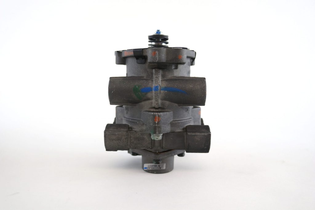 Bendix E 8P Foot Brake Valve 800631 - Bergey's Truck Centers: Medium ...