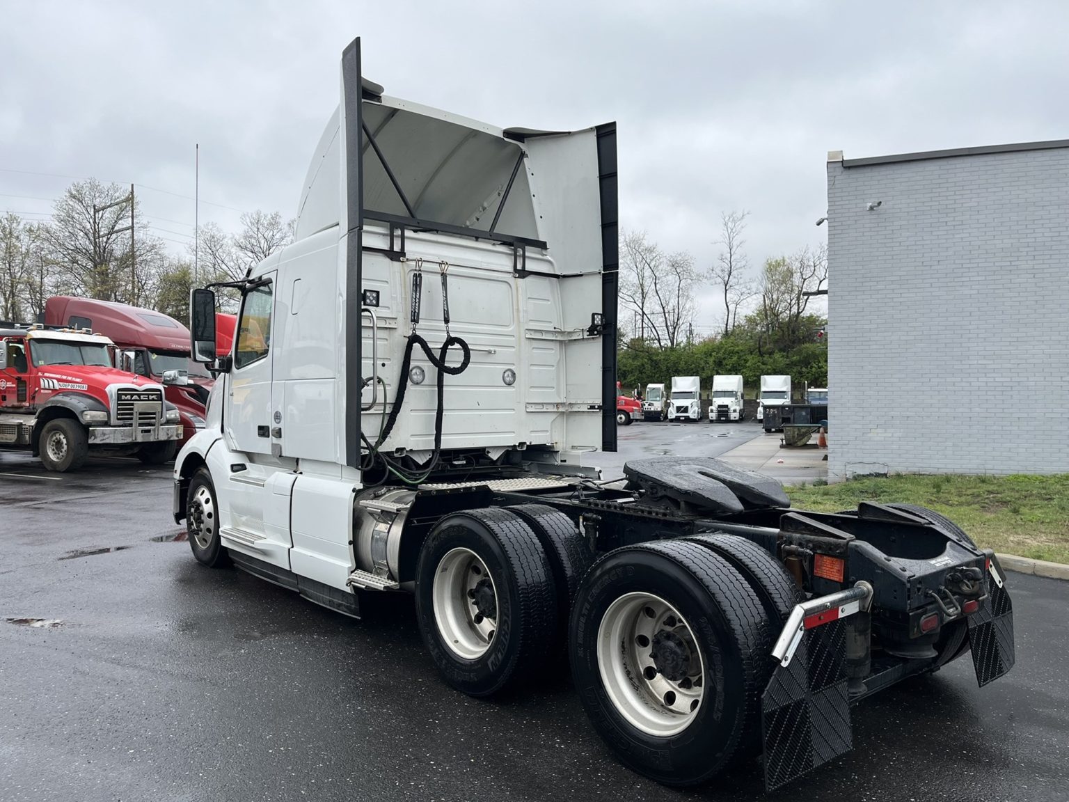 2021 VOLVO VNL64T400 - Bergey's Truck Centers: Medium & Heavy Duty ...