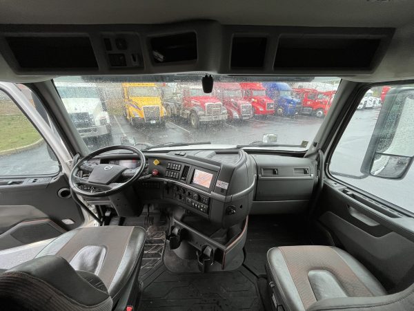 2021 VOLVO VNL64T400 - Bergey's Truck Centers: Medium & Heavy Duty ...