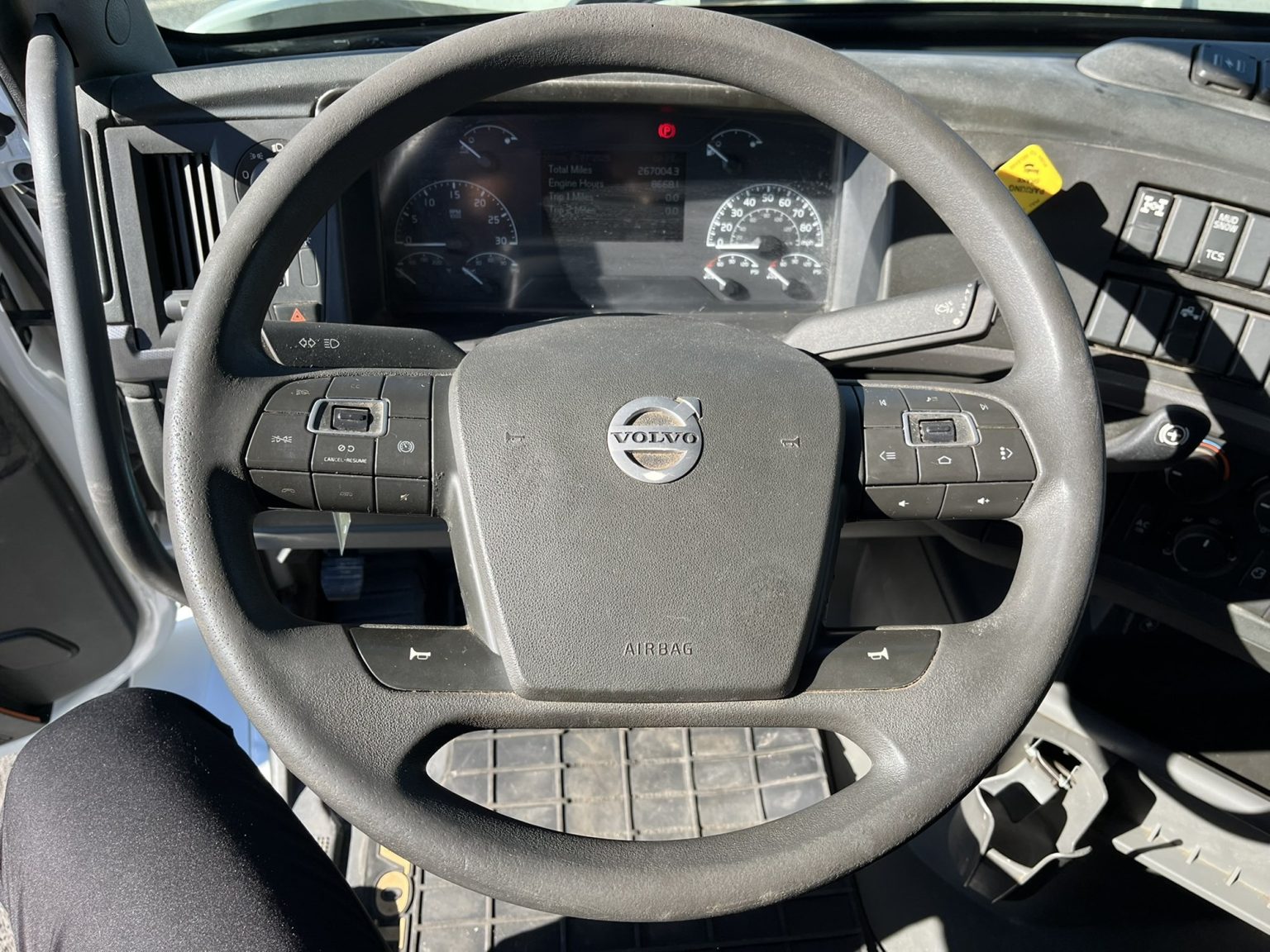 2019 VOLVO VHD - Bergey's Truck Centers: Medium & Heavy Duty Commercial ...