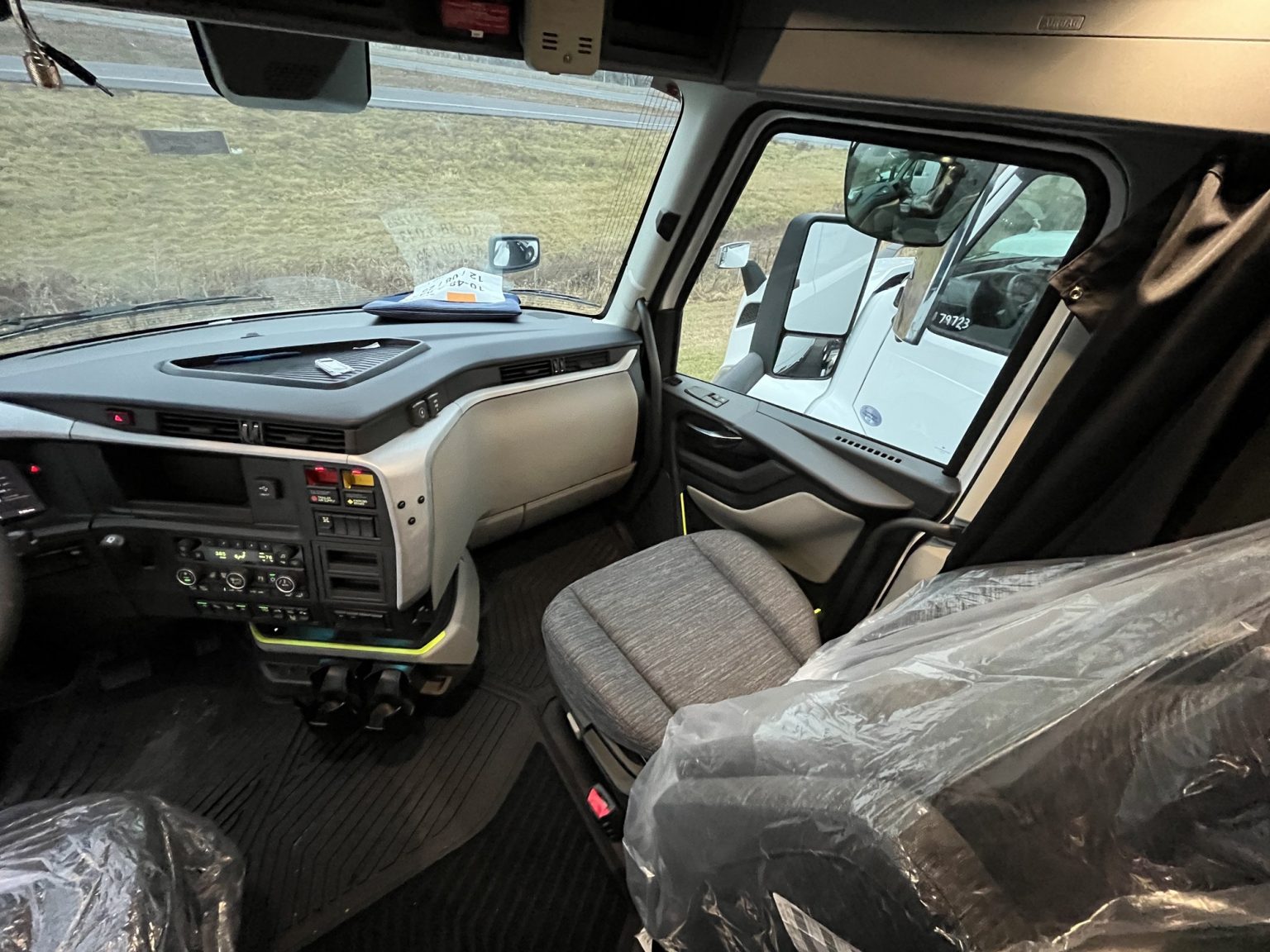 2026 VOLVO New VNL64T860 - Bergey's Truck Centers: Medium & Heavy Duty ...